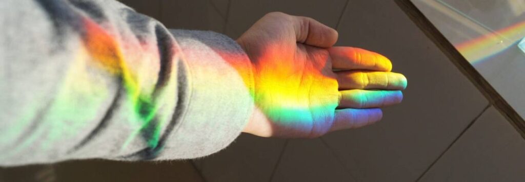 L’histoire incroyable des couleurs de l’arc-en-ciel