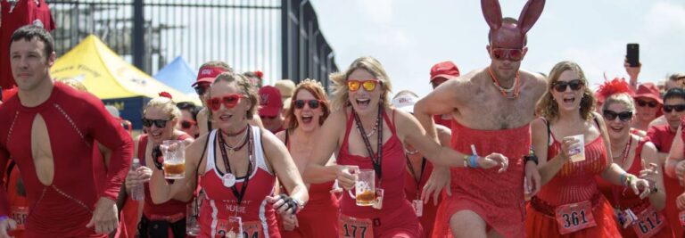 Red Dress Run : une tradition née en 1987 qui fait courir (et sourire ...