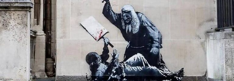 Banksy dévoile un graffiti choc sur la justice britannique… aussitôt ...